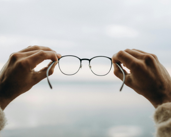 How Far Can the Human Eye See? | SmartBuyGlasses UK