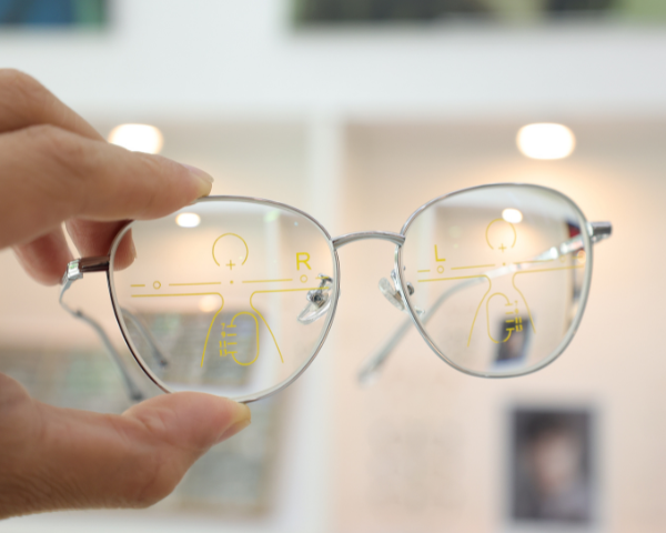 What Are Varifocal Lenses? | SmartBuyGlasses UK