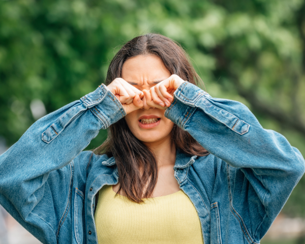 How to Get Dust Out of Your Eye | SmartBuyGlasses ZA