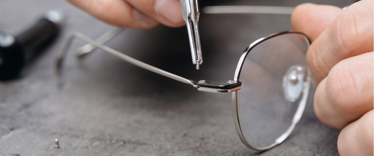 New Glasses Problems: How to Avoid Marks on Your Nose | SmartBuyGlasses SG