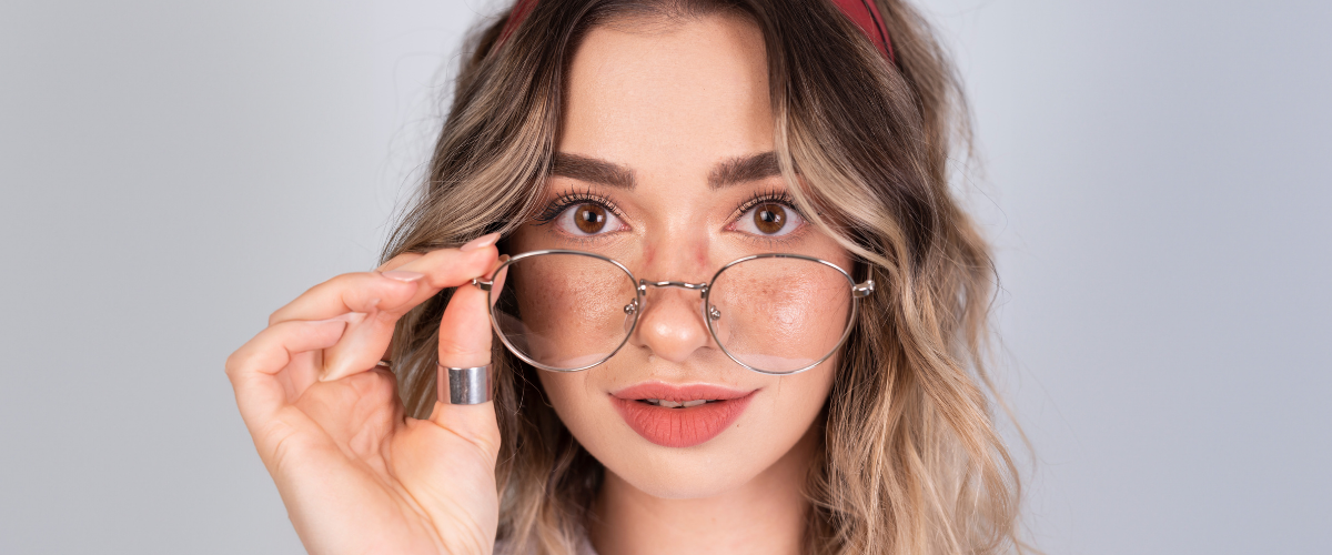 New Glasses Problems: How to Avoid Marks on Your Nose | SmartBuyGlasses SG