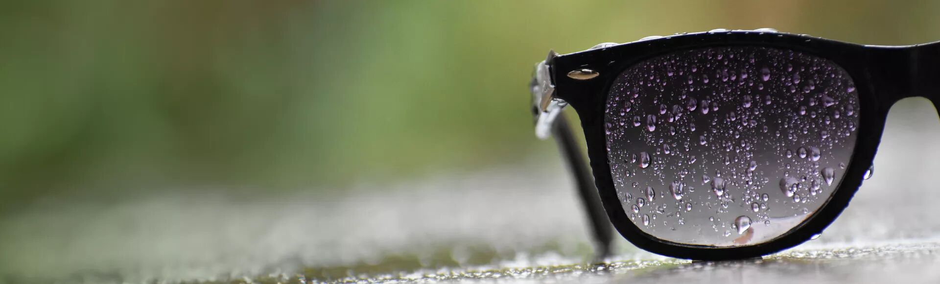 Hydrophobic glasses - Optical Center Glossary - SmartBuyGlasses USA