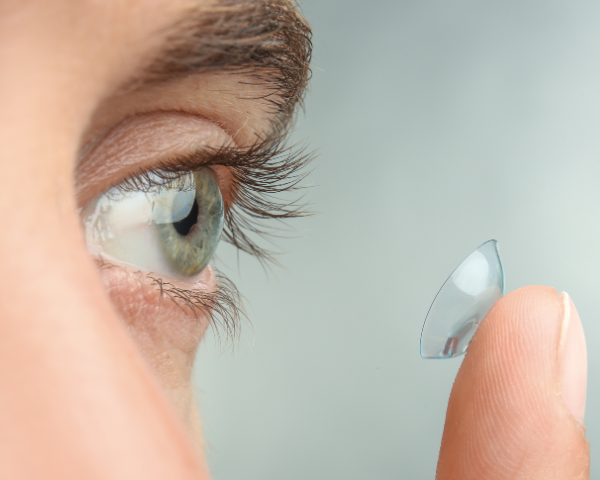 Best Contact Lenses for Dry Eyes (2026 Guide) | SmartBuyGlasses US