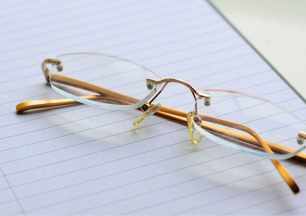 Parts of Glasses | Anatomy of Eyeglasses | Vision Direct AU
