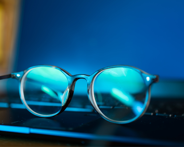 How to tell if my glasses are blue light | Vision Direct AU
